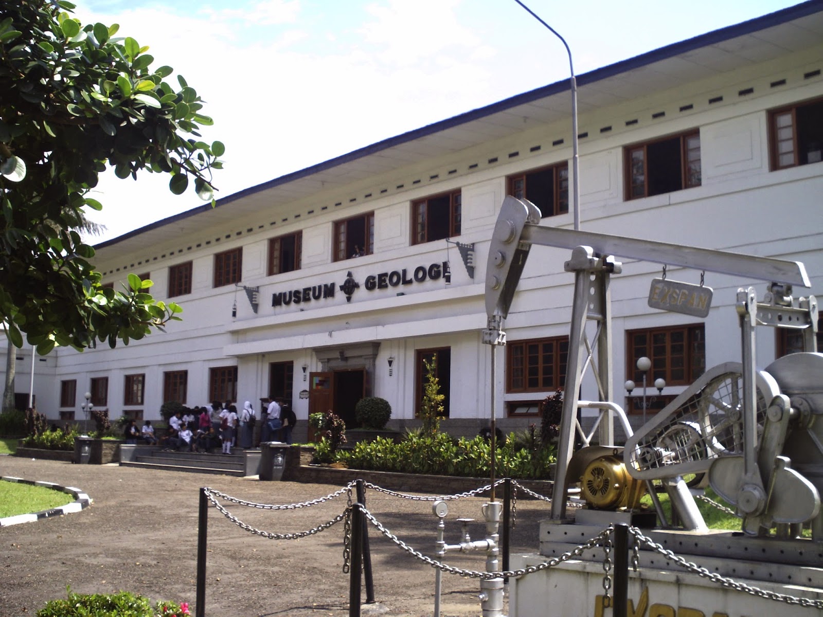 Museum Geologi Bandung - Geology Magazine