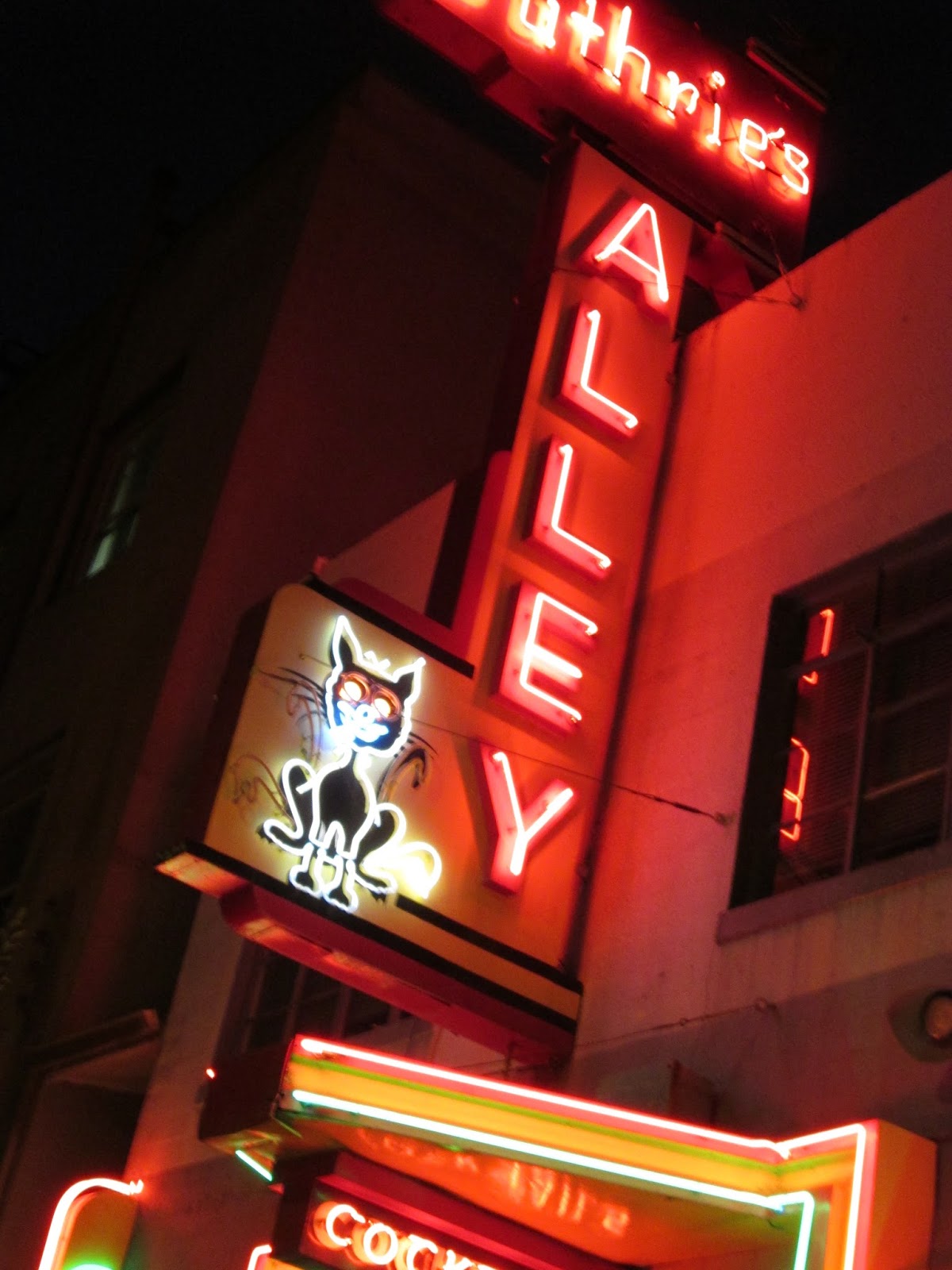 wacky tacky: Signs of the Times: Guthrie's Alley Cat