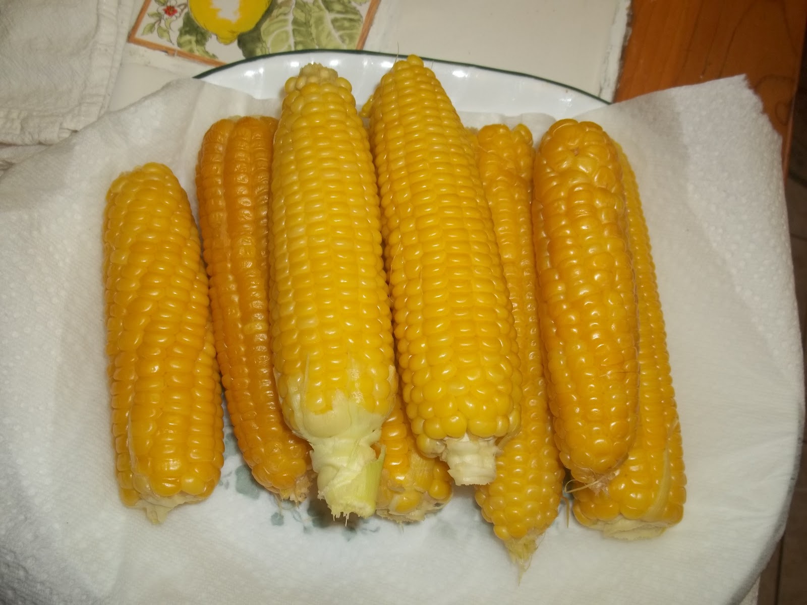 Michelle's Little Piece Of Heaven: Home grown corn finally.