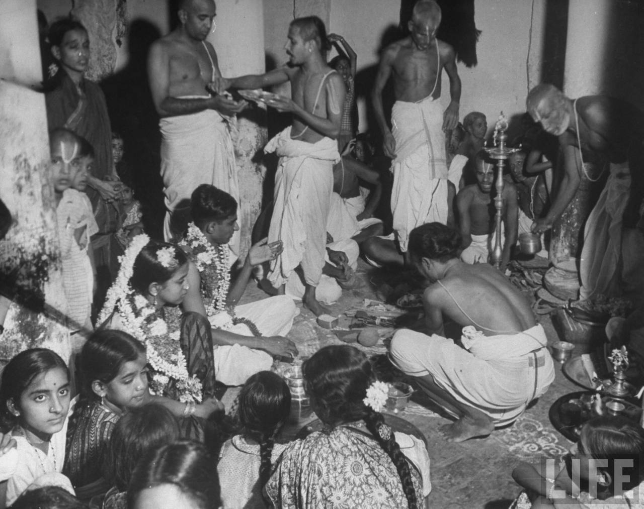 Hindu Brahmin Caste Wedding Ceremony - India 1946 - Old Indian Photos