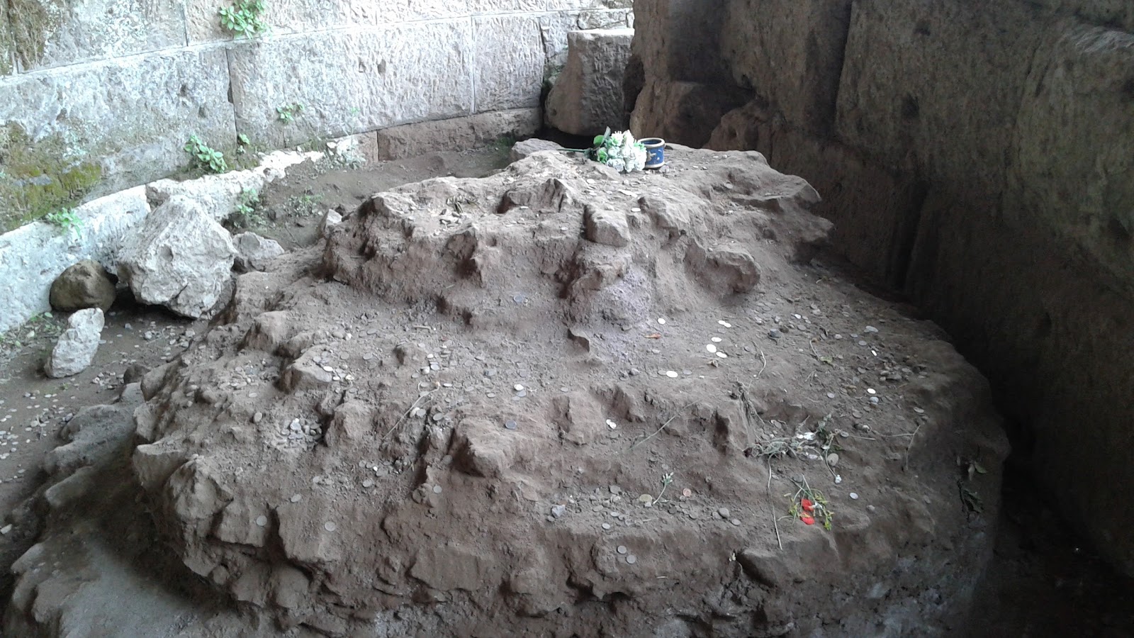 The On-Line Buzzletter: Italy Blog #74: Caesar's Tomb, Circus Maximus ...