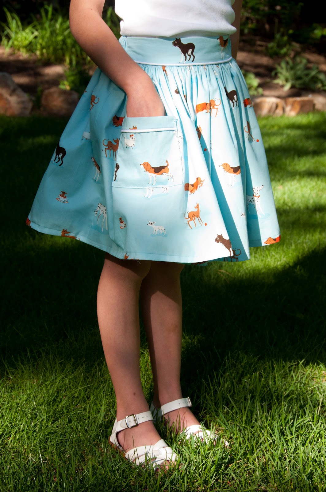 Aesthetic Nest: Sewing: Dog Skirt with Piped Pocket (Tutorial)