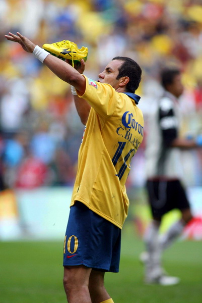 En imágenes: Cuauhtémoc Blanco, la nueva leyenda del futbol mexicano ...