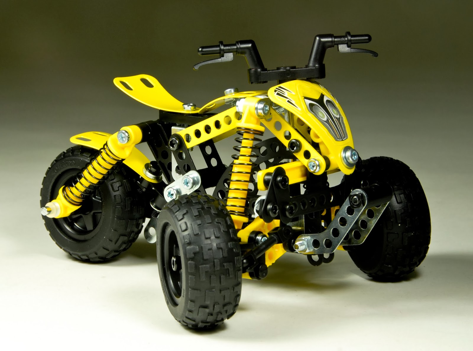 Ralph and Sue's Meccano News: The Alternative Evolution - Part 2