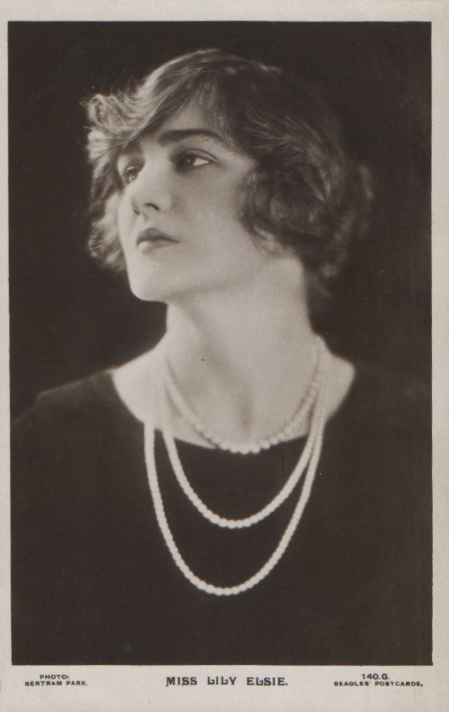Beautiful Vintage Portrait Photos of Lily Elsie From Between the Mid ...