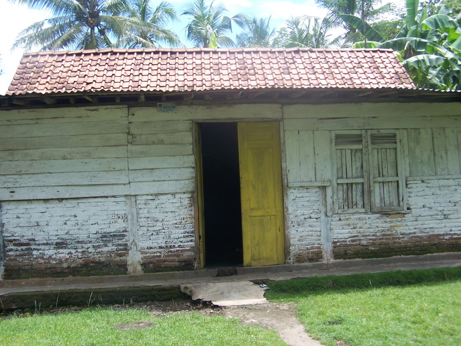 Contoh RTLH (Rumah Tidak Layak Huni) | Yuk Kerja