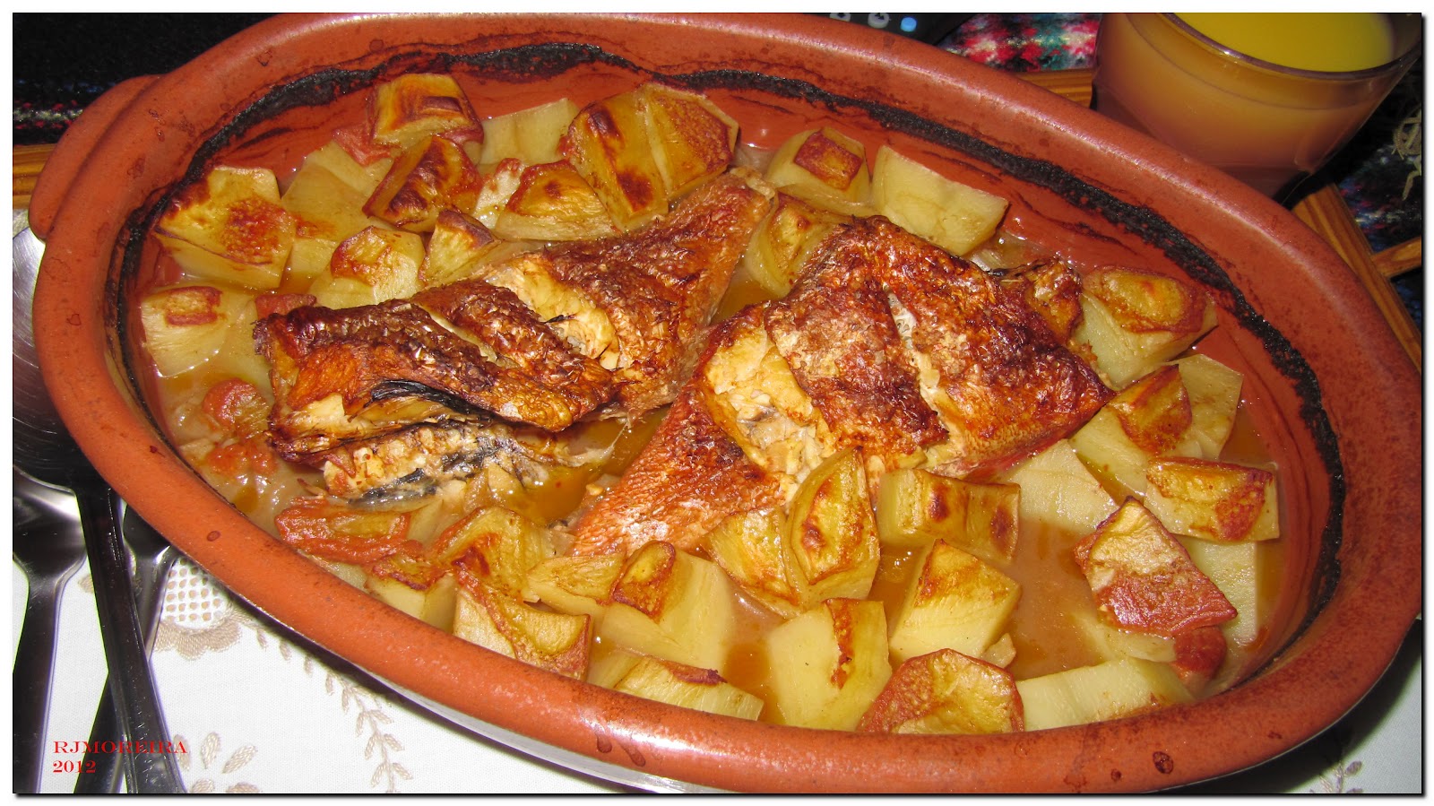 QUE É QUE SE COME POR AQUI: Redfish com batata ao forno em base de cebola!