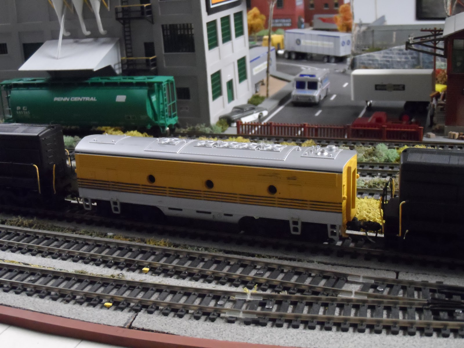 New York Central Train Layout: Penn Central B Unit #4156 Plus...