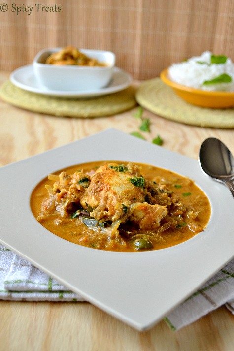 Spicy Treats: Muttai Kuzhambu / Poached Egg Curry