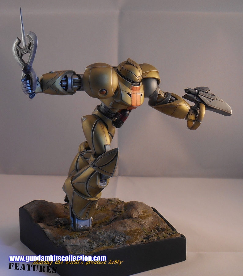 Custom Build: 1/144 Mobile Sumo (Gold) Diorama