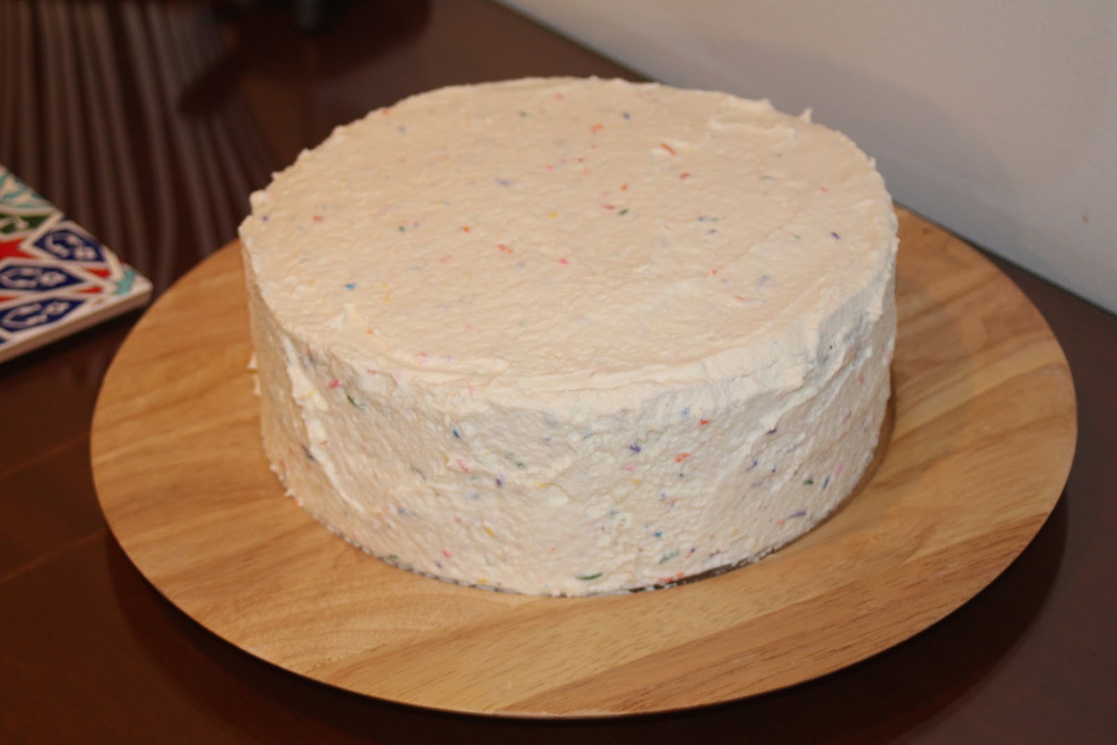 Julie Bakes: Funfetti cake with funfetti icing