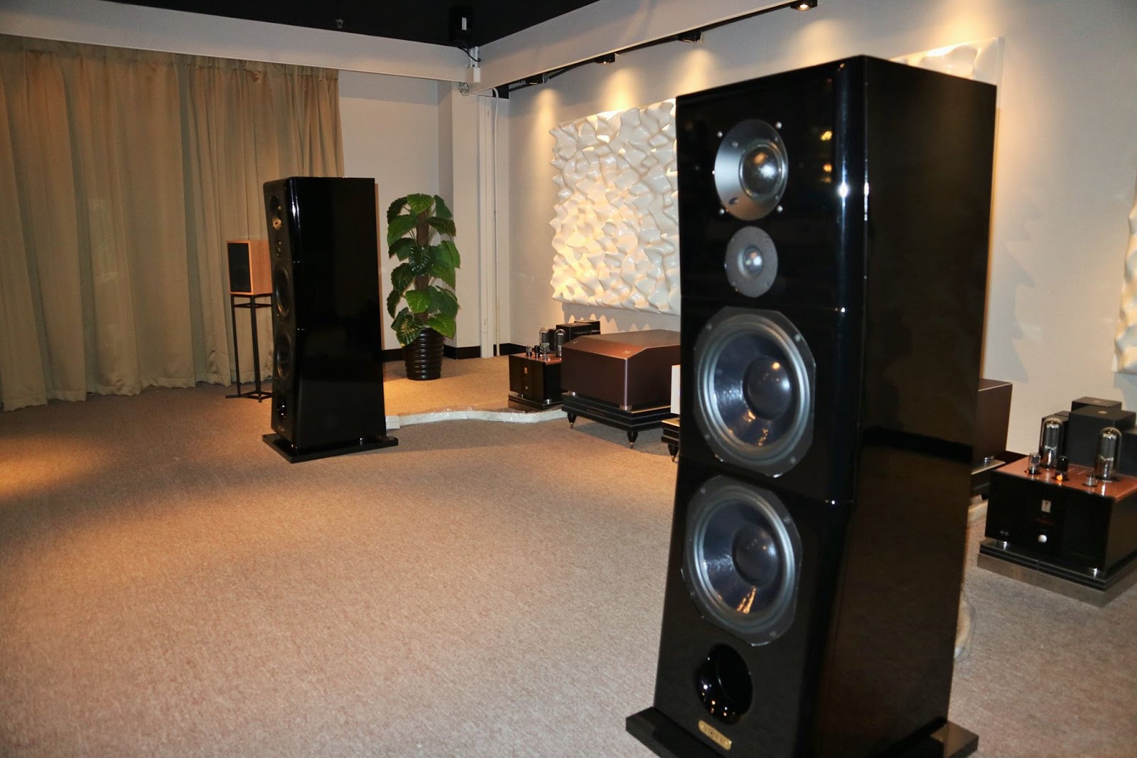 Wizard High-End Audio Blog: Graham VOTU with YS Sound, Orpheus ...