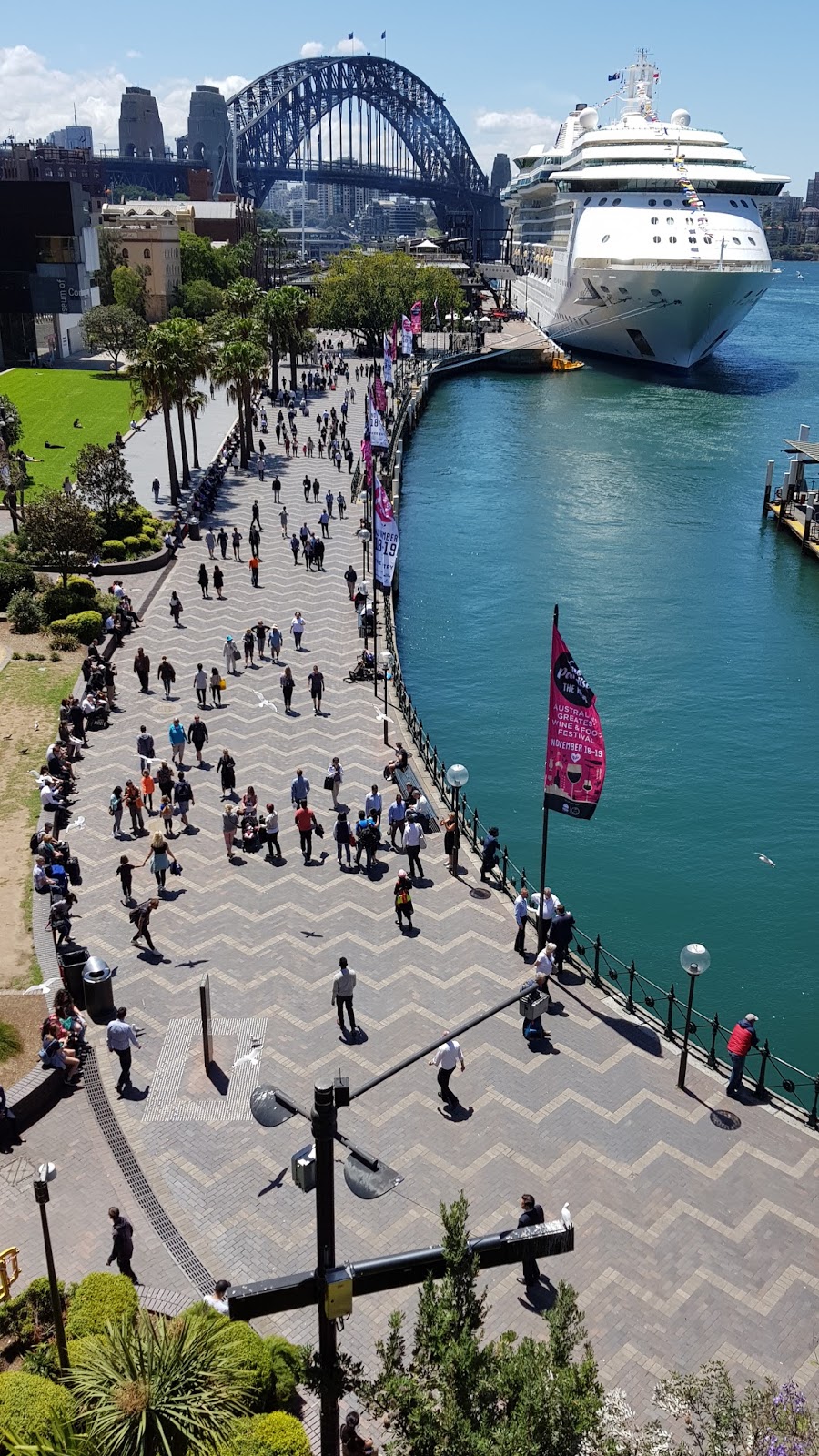 Sydney - City and Suburbs: Circular Quay, walkway