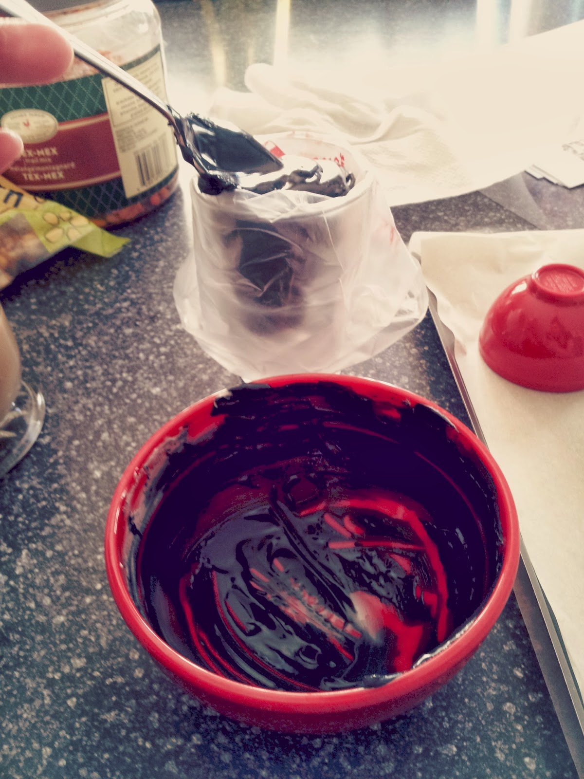 Feeding My Addiction: Baking Tips and Tricks: Avoid Icing Messes and ...