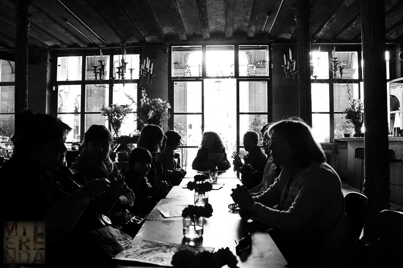 Milerenda: Acromatismo hermético