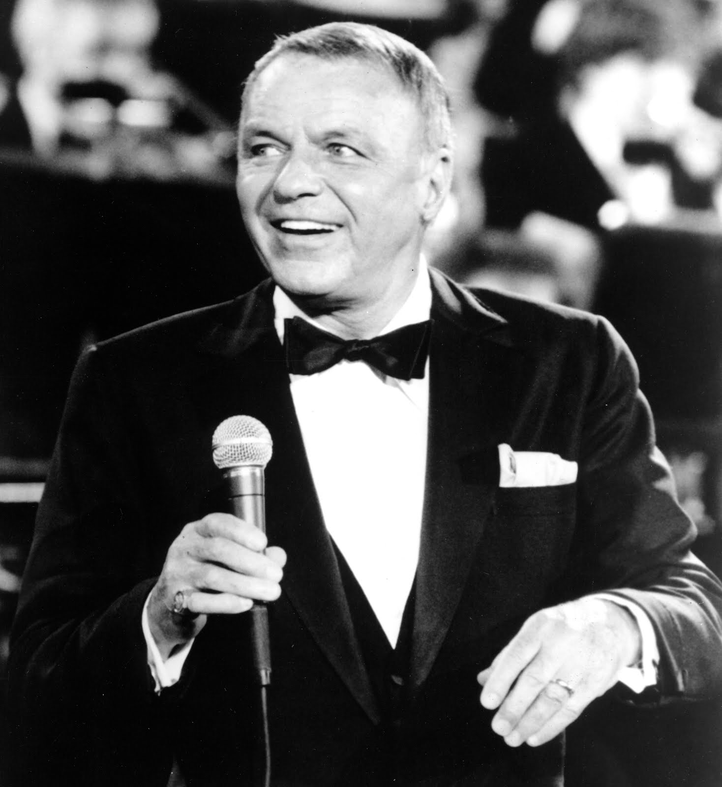 ESTO PASO: 1915: NACIÓ Frank Sinatra, cantante y actor estadounidense.