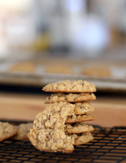Making a House a Home: Old Fashioned Oatmeal Cookies....