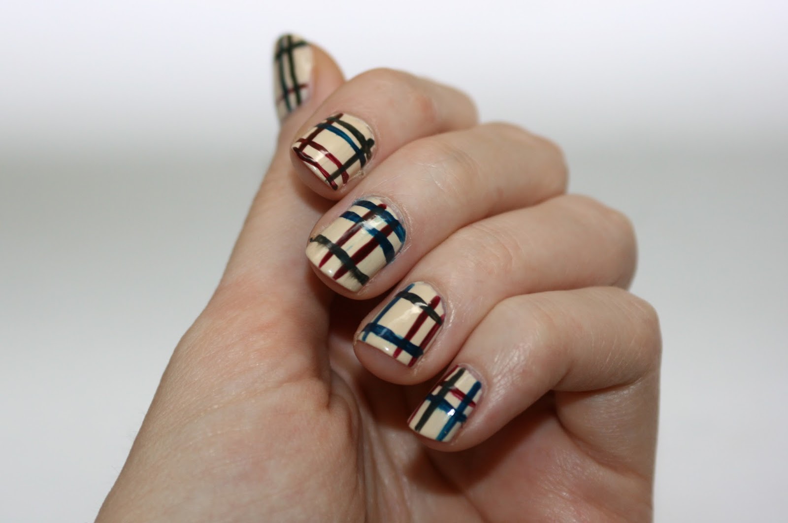 evlady: Plaid Nail Art