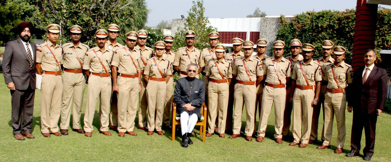 Punjabnewswire4u: 20 IPS trainees call on Punjab Governor