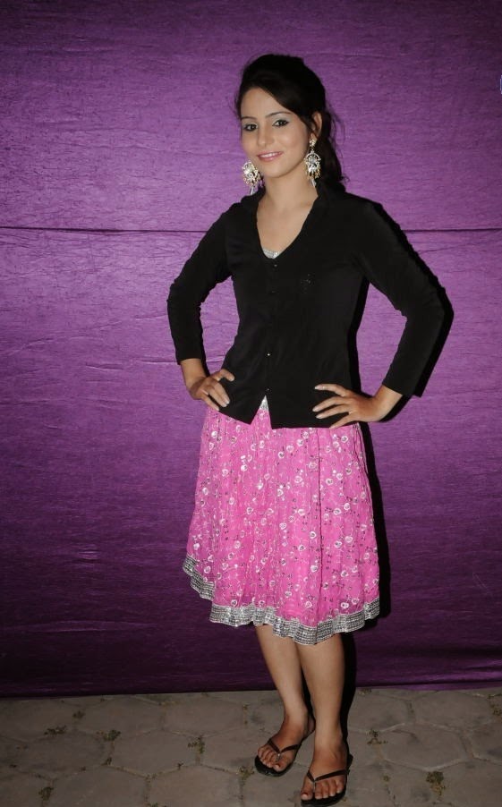 Heroine Zareena hot Photos HD Wallpapers Download