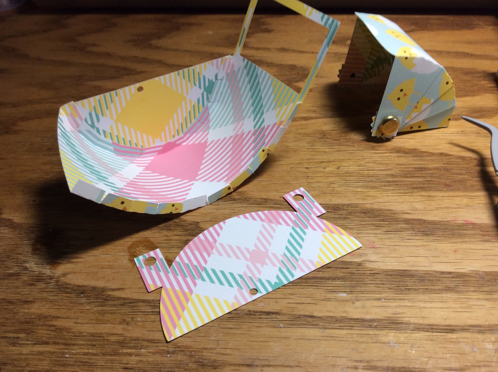 Papercrafts and other fun things: A Paper Baby Carriage For a Baby Shower