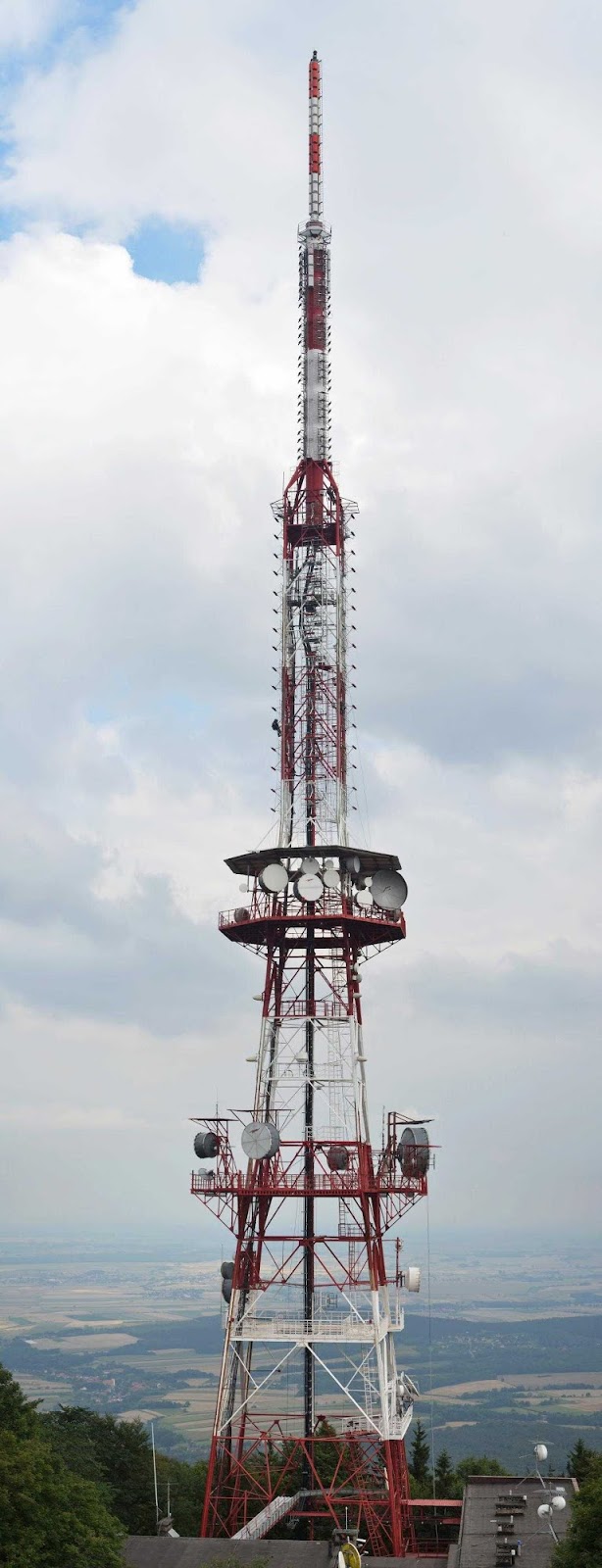 tvsleza: Maszt telewizyjny bez lin naciągowych