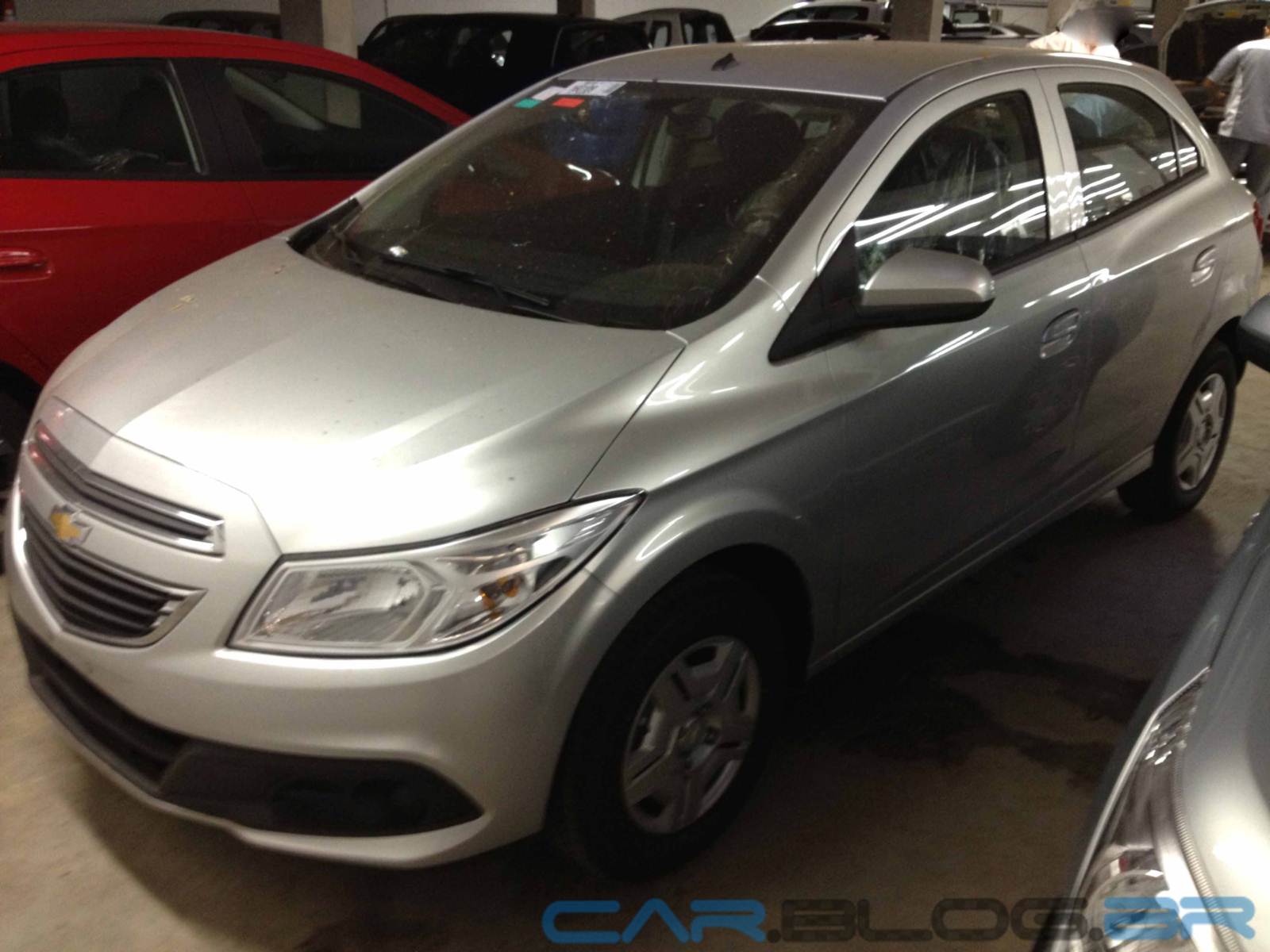 Chevrolet Onix LT 1.0 e LTZ 1.4 já estão nas concessionárias