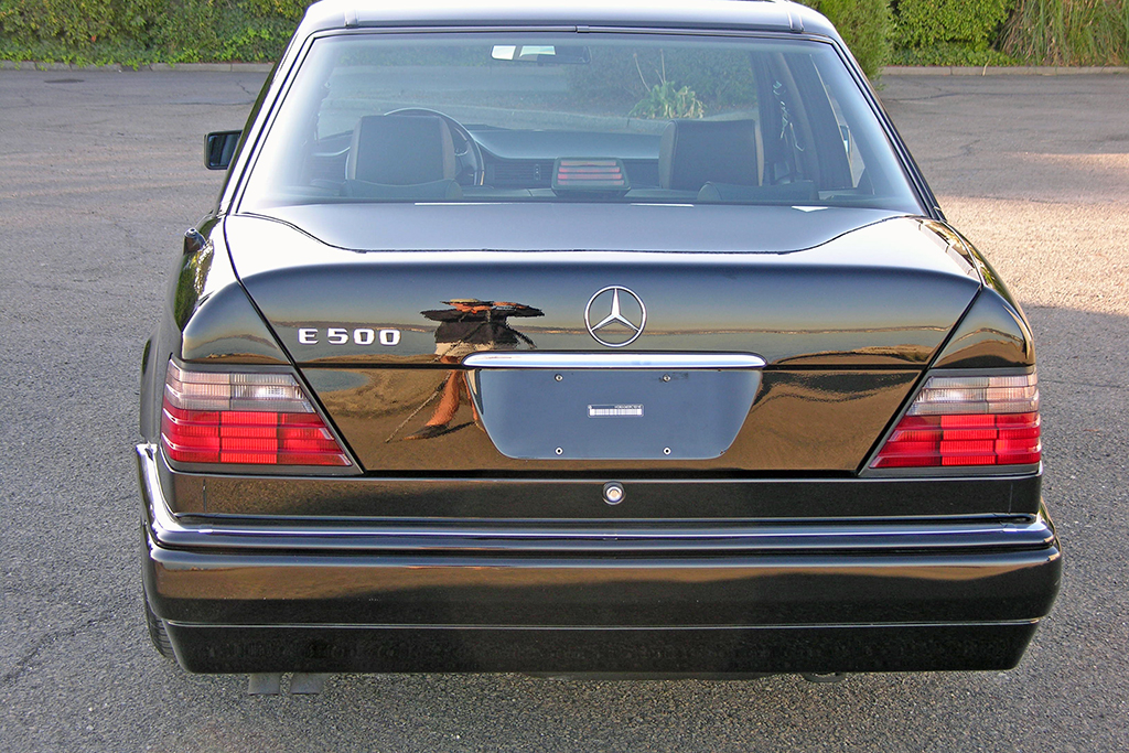 1994 Mercedes-Benz W124 E500 040 Gloss Black | BENZTUNING