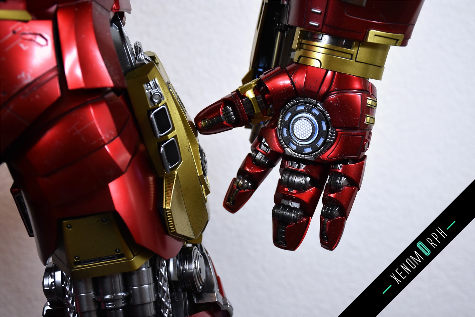 Hot Toys Hulkbuster Iron Man Mark 44 -1/6 MMS285 - photo and video review
