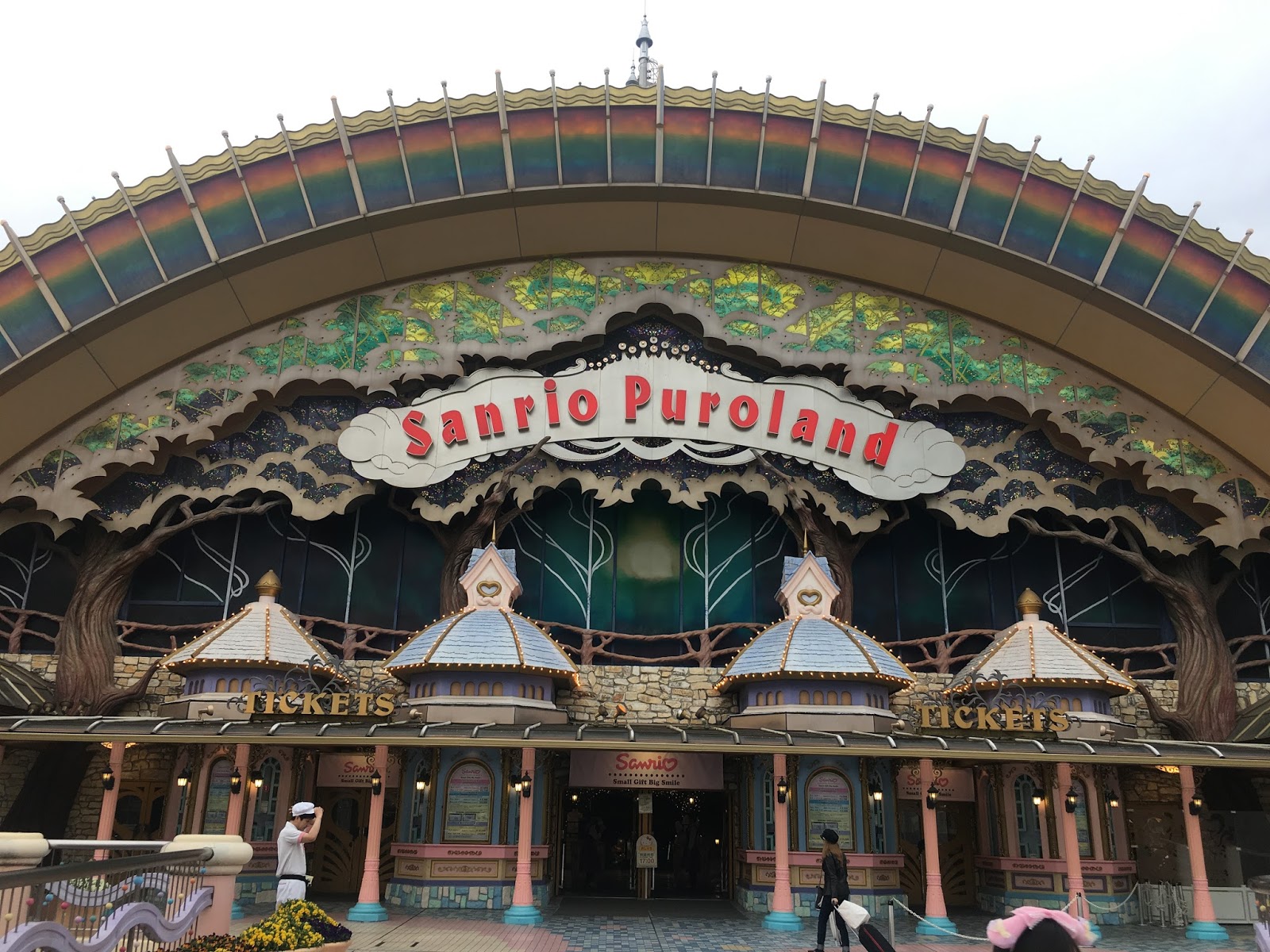 Meeting Hello Kitty and Friends at Sanrio Puroland in Tama, Japan!