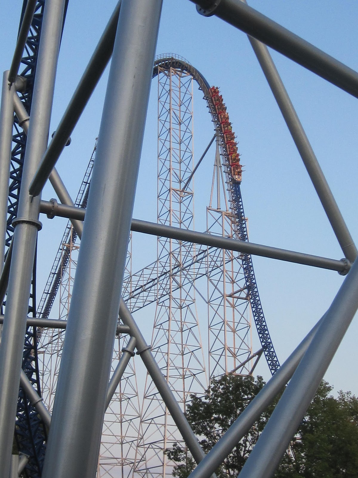 Bobbie's Roller Coaster And Theme Park Reviews: MILLENNIUM FORCE