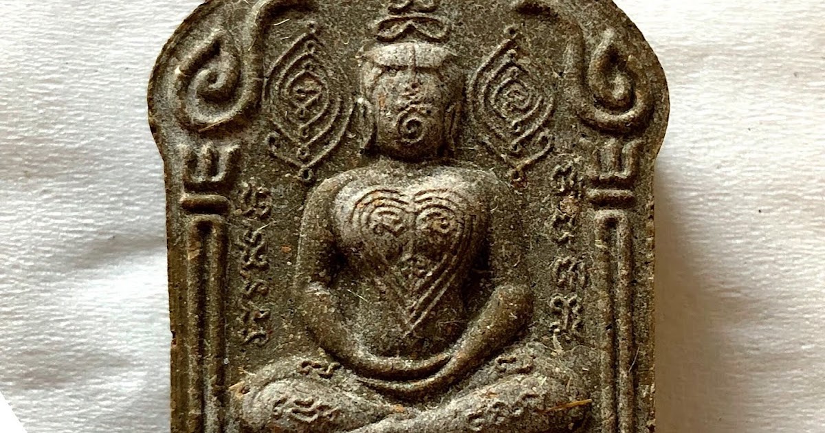 Thai Amulet Collector【泰国佛牌结缘】: 【No★K7395】整粒牌是龙普Moon旧圣料的结合体！LP Moon龙普满贴身 ...