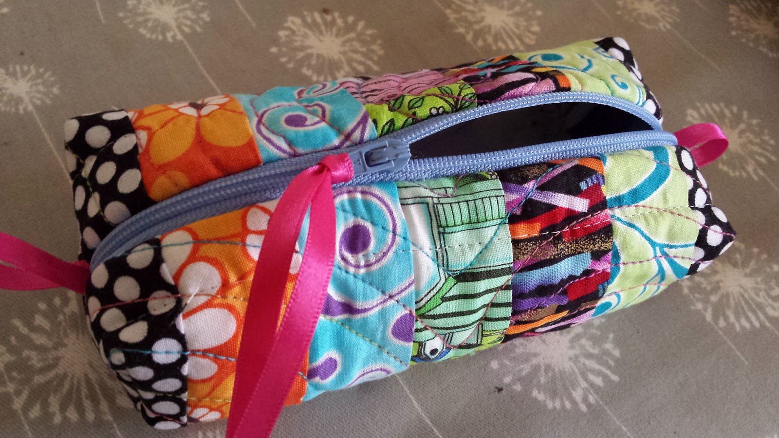 Made with my two hands: Scrappy zip boxy pouch