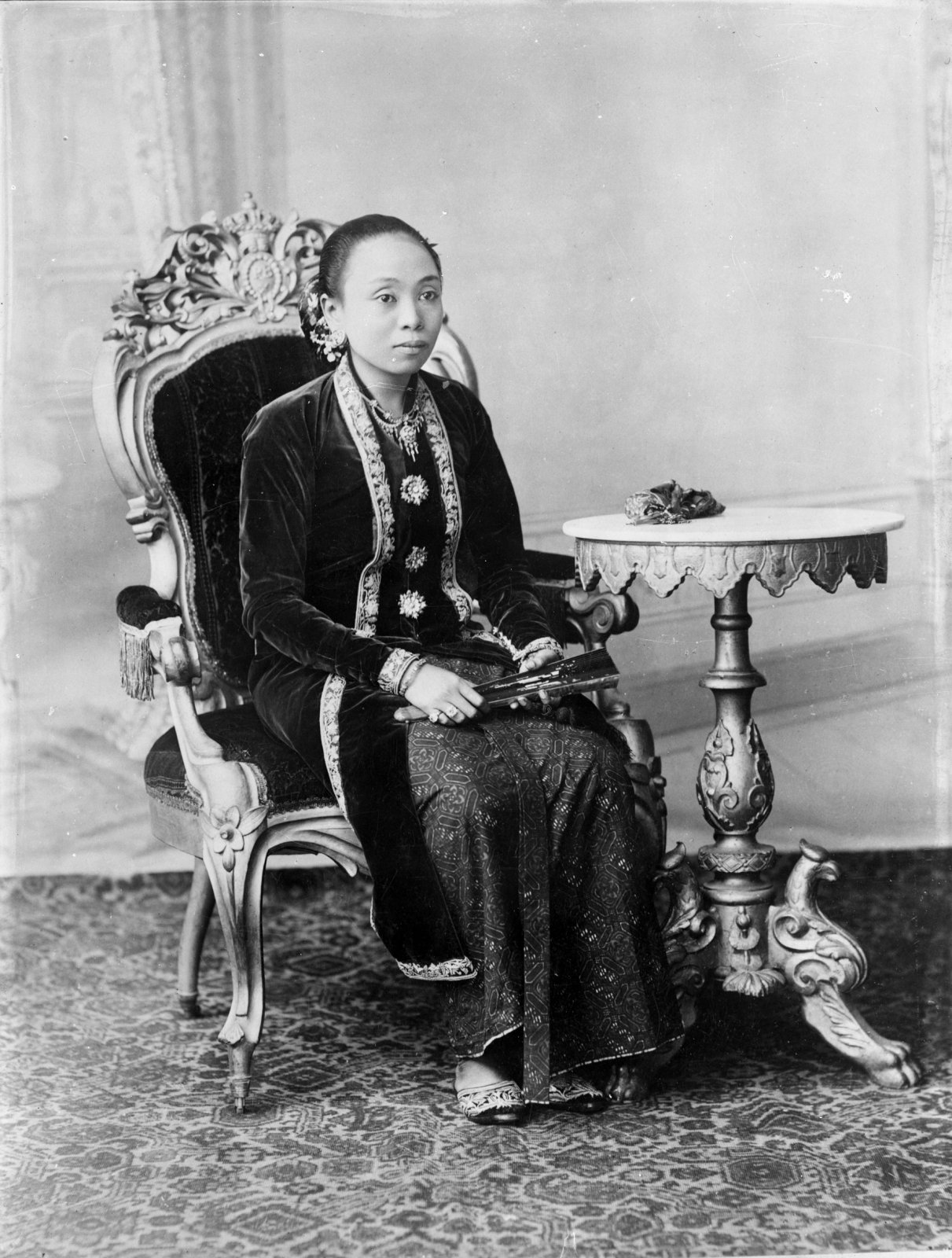 Indonesia Zaman Doeloe: Foto-foto bangsawan keraton Jawa di awal abad ke-20