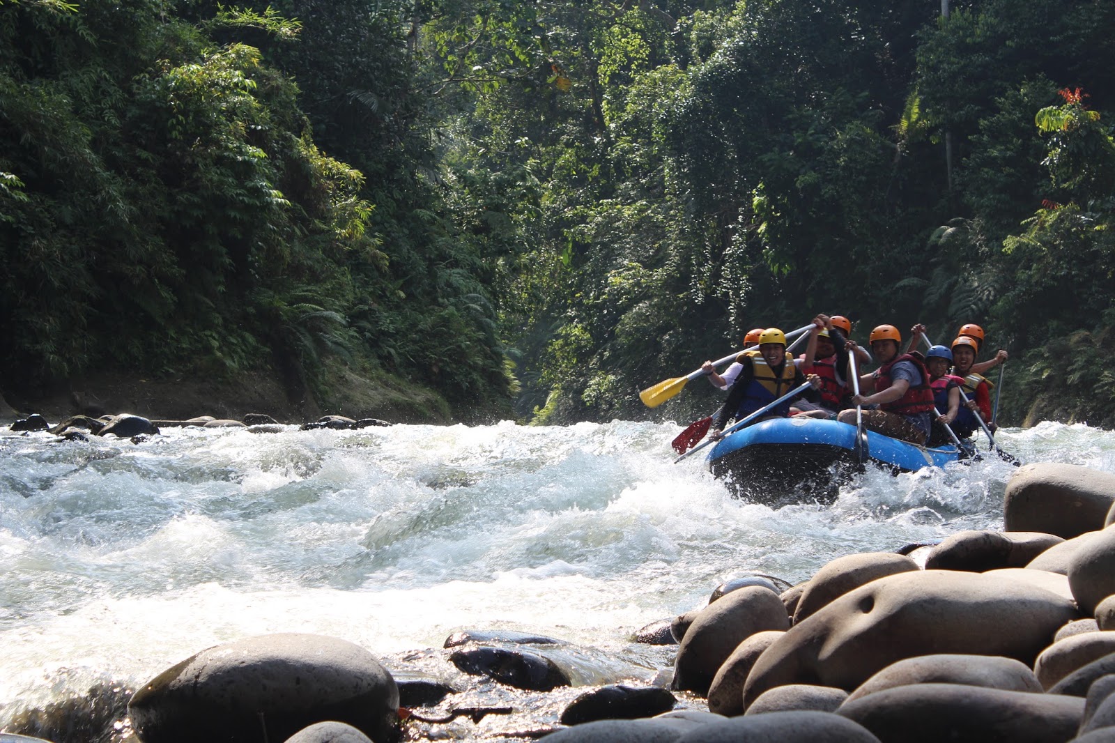 Lima Lokasi Rafting Terbaik di Indonesia ~ ETHNIC Tour and Travel