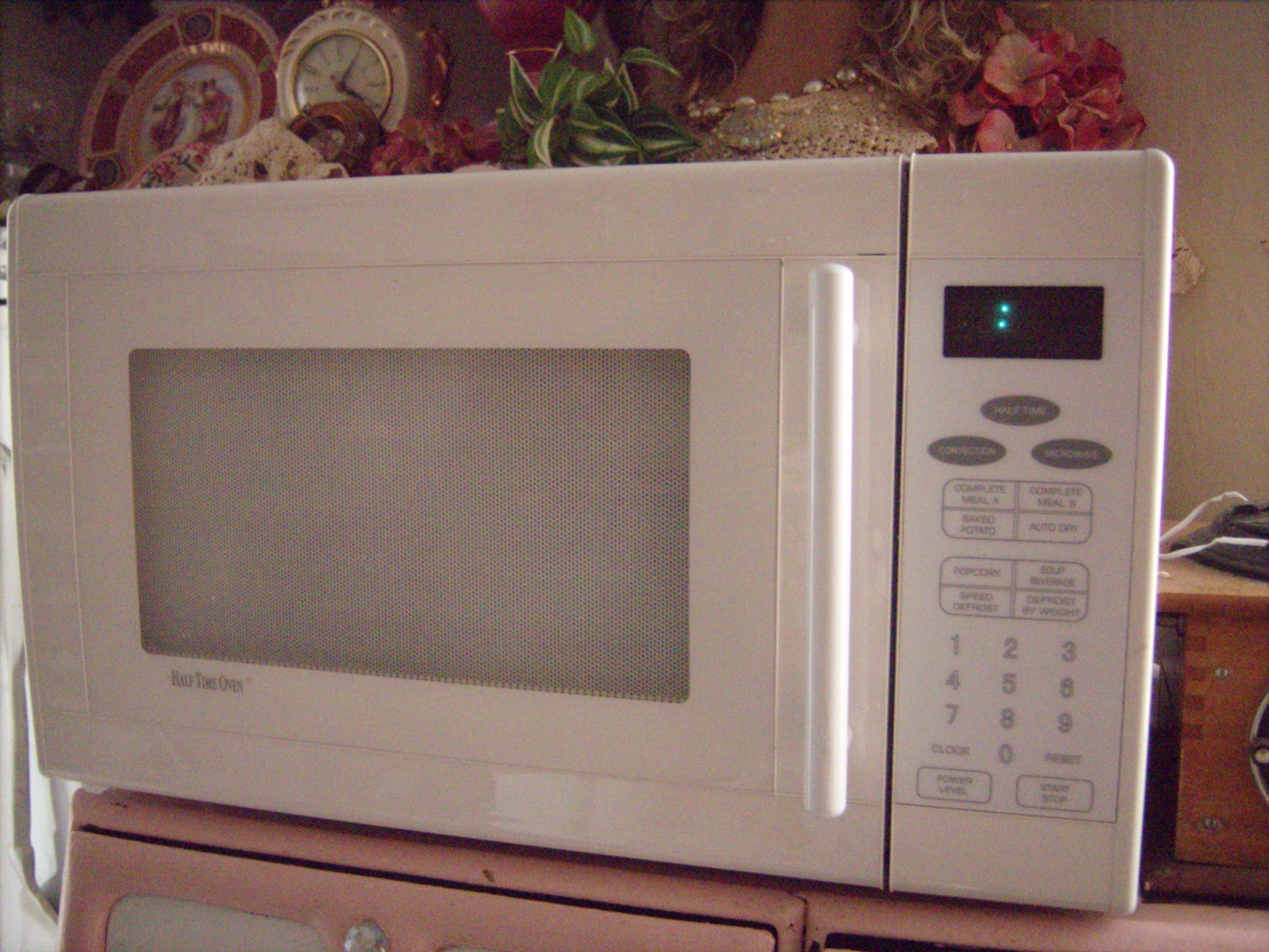 Suzy Homefaker: MIXED MEDIA MICROWAVE (shabby chic style)