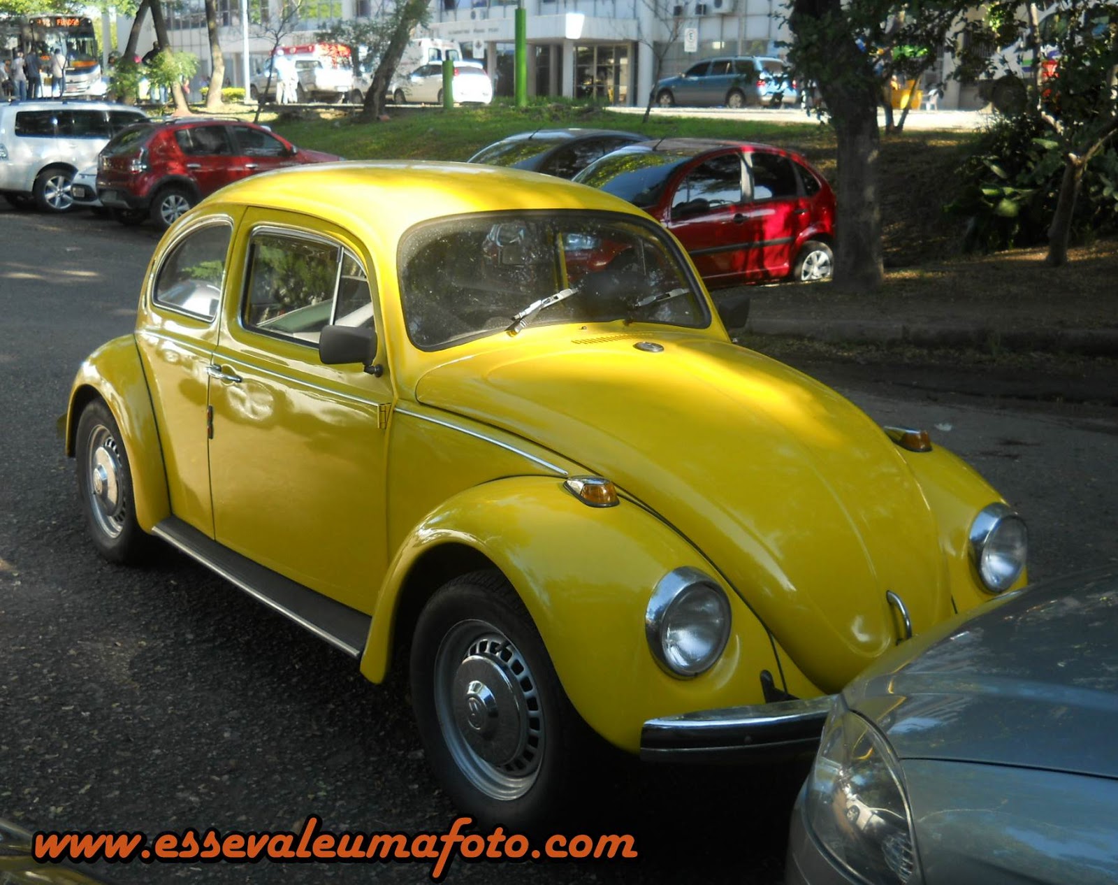Registros Automotivos do Cotidiano: VW Fusca 1300 1975