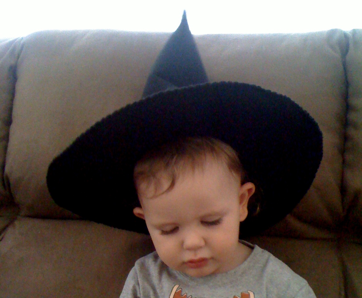 Mama's Felt Cafe: We're Off To See The Wizard--Felt Witch Hat Tutorial