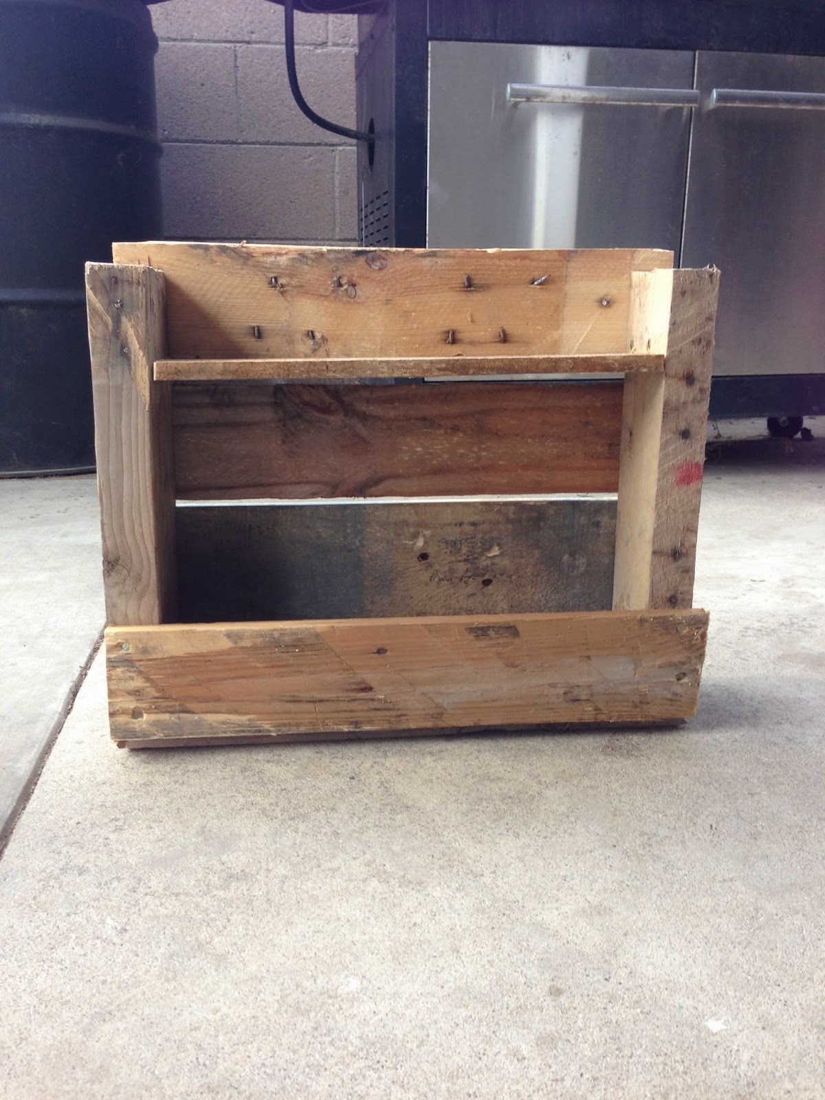 Kristina's Korner: DIY Rustic Pallet Mail Holder or Spice Rack