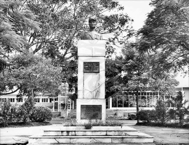 OS ÚLTIMOS NO LESTE - A RETIRADA DE ANGOLA - 1975: A HISTÓRIA DA CIDADE ...