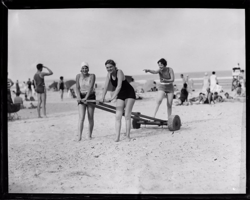 Beach Time: Glass Plate Negatives That Show Chicago Beauties in ...