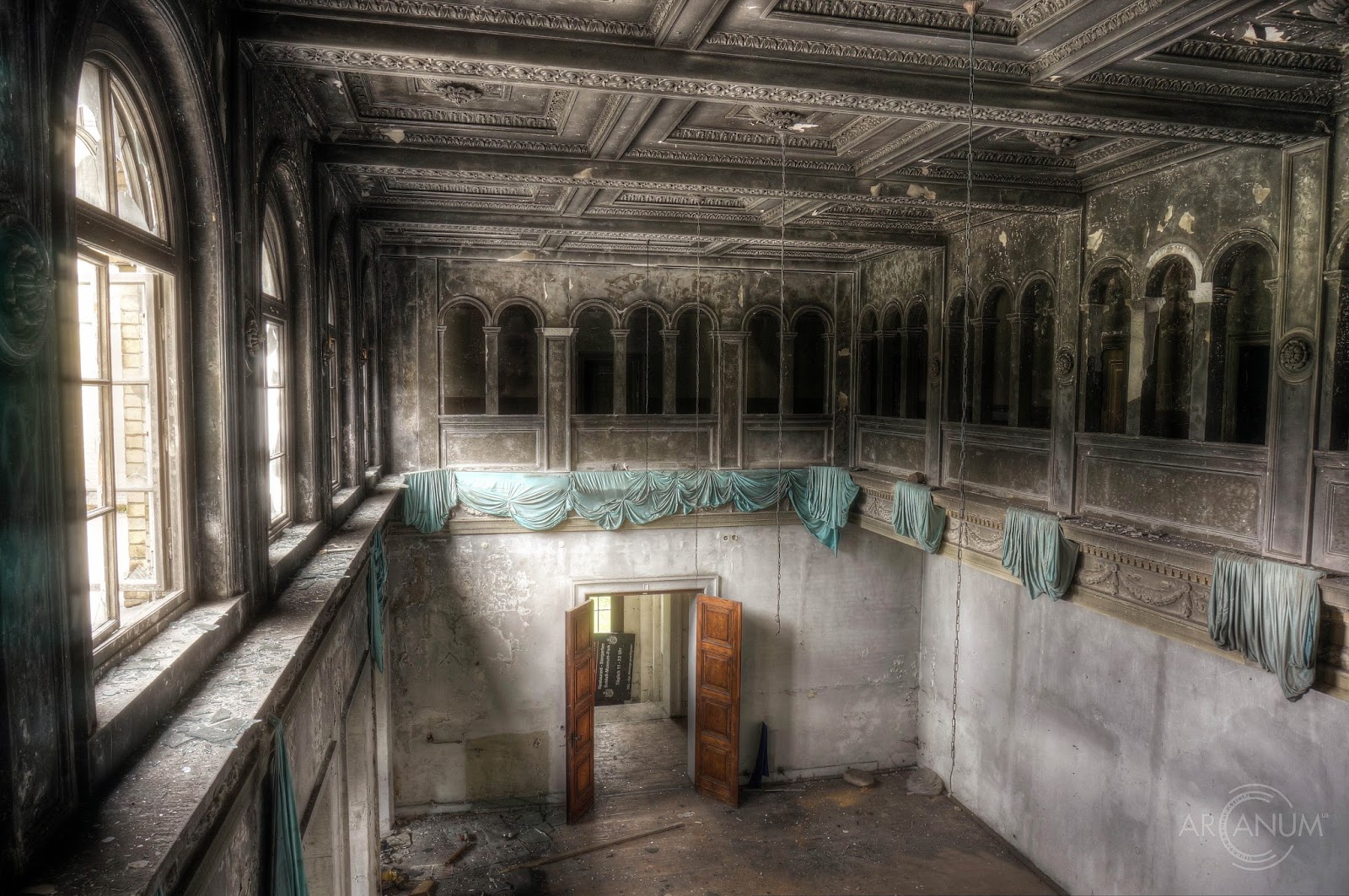 arcanum. urban exploration.: Vampire Castle S.