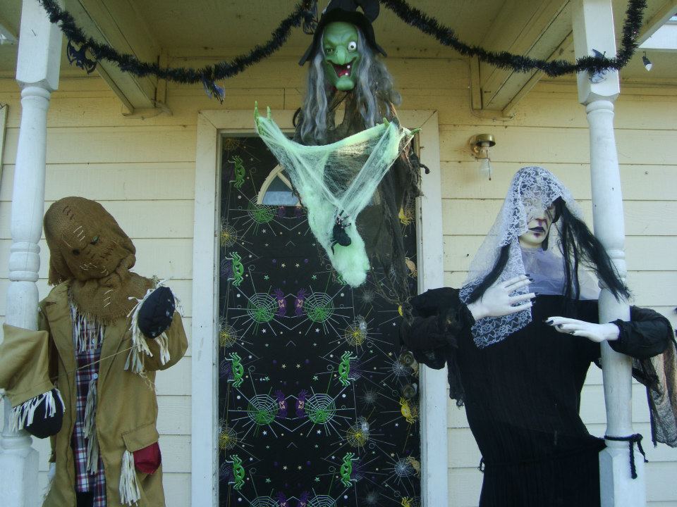 There's Magic Out There: Spooky House for Halloween