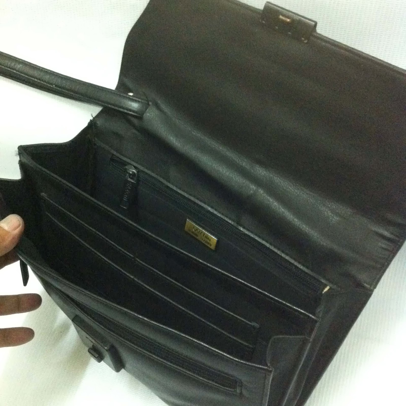 DYBUNDLE COLLECTION: AUTHENTIC SATCHI LEATHER CLUTCH BAG (sold)