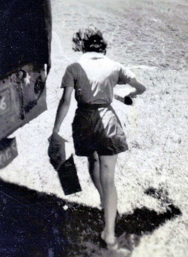 47 Interesting Found Snapshots of People Seen From Behind ~ Vintage ...