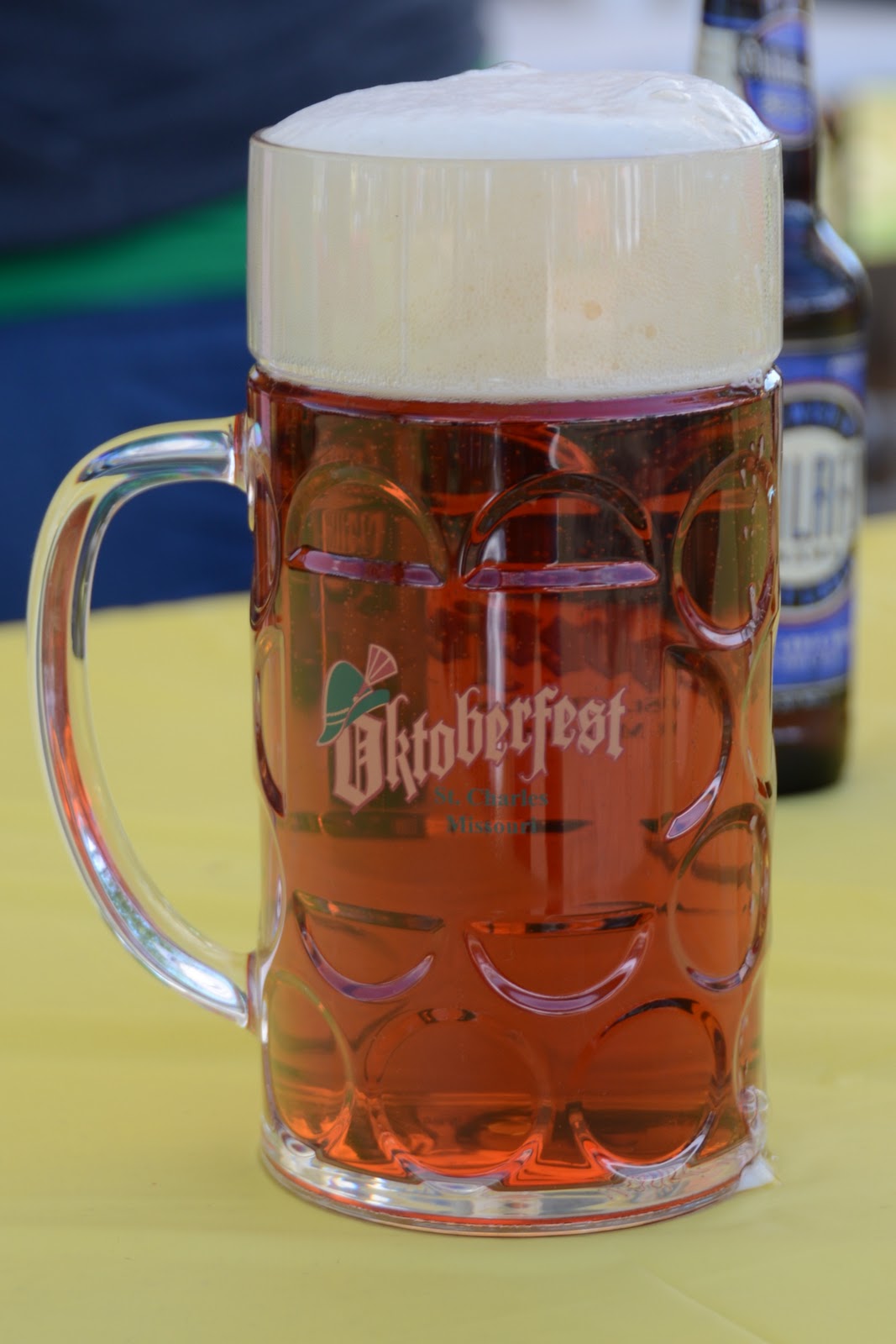 Urban Research: Oktoberfest 2011: Drink beer in traditional German costumes