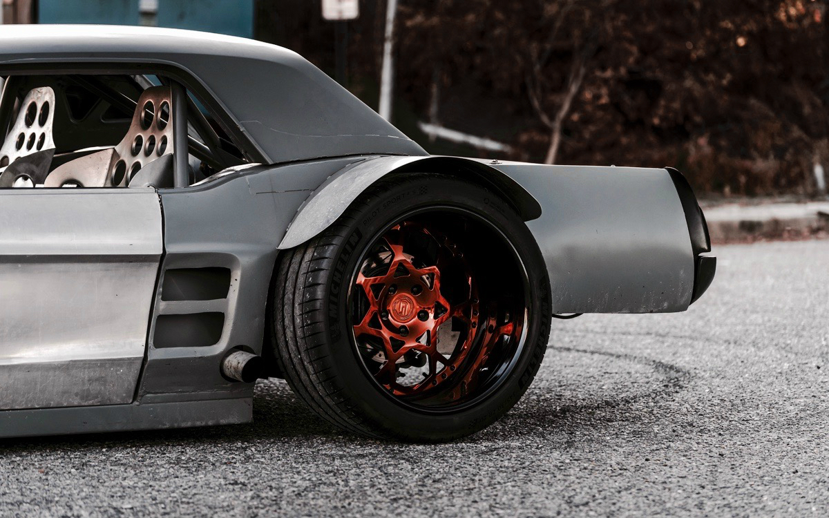 Mustang V8 - Inazuma café racer