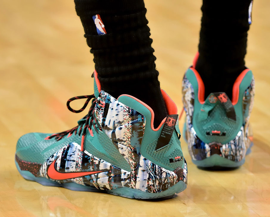 The best of Lebron on Christmas....get your cookies - CNSMNT