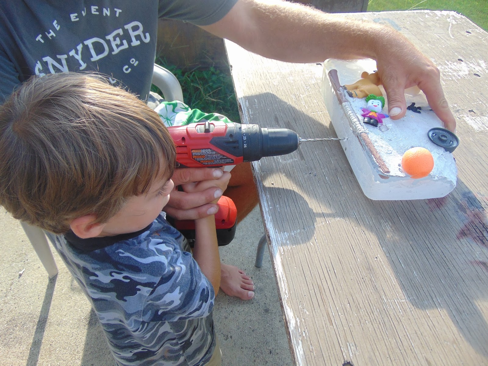 BrayHud's World : Frozen Block of Ice Treasure Hunt for Toys!