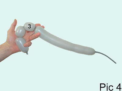 Balloon animals twisting instructions: One balloon mouse